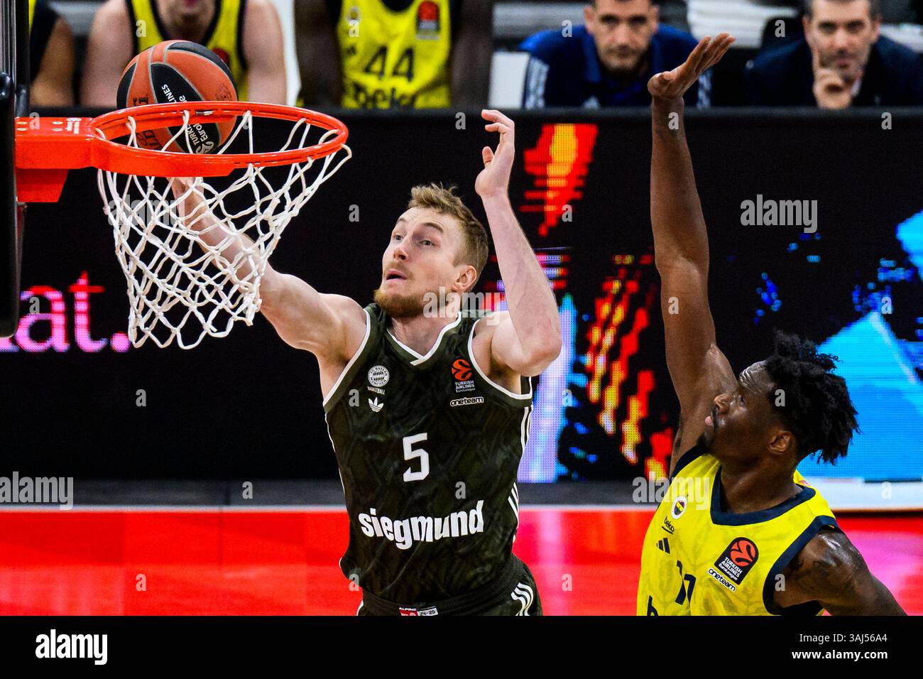 Munich, Germany. 10th Apr, 2025. Basketball: Euroleague, FC Bayern ...
