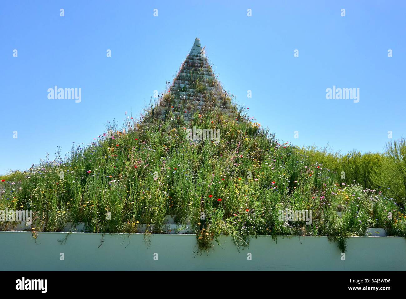 April 9, 2025, Rancho Mirage, California, USA: ''The Living Pyramid ...