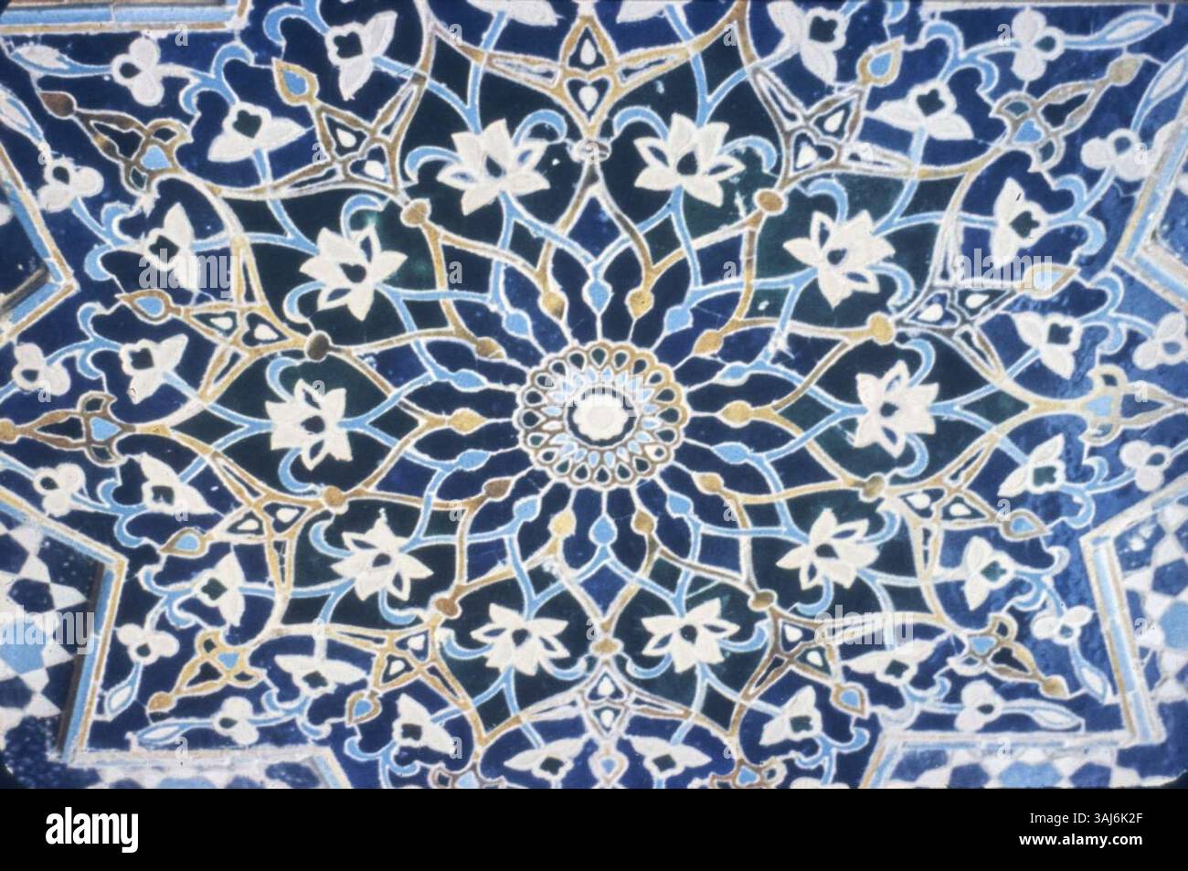 This 1453 rosace design from the Darb-e-Imam northern gate features ...