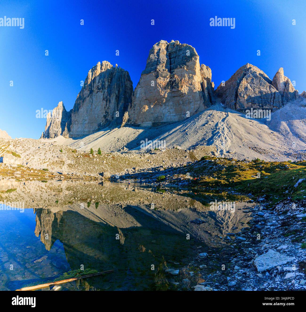 Drei Zinnen , Tre Cime di Lavaredo Italy Dolomites mountain with pond ...