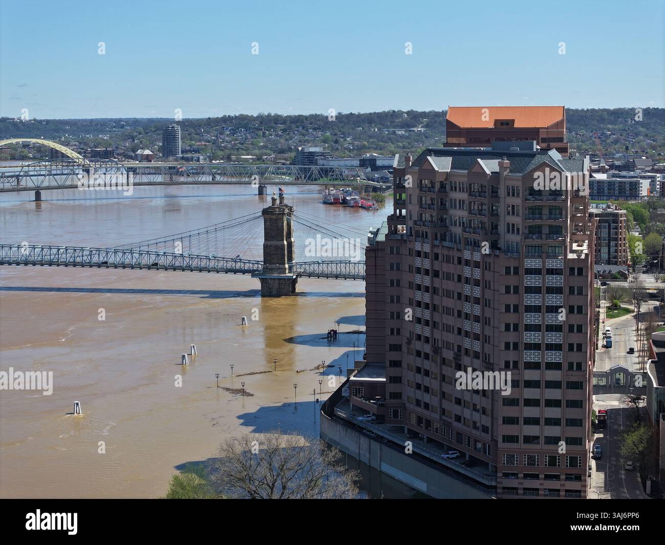 April 10: Ohio River flooding causes damage in Kentucky and Indiana on ...