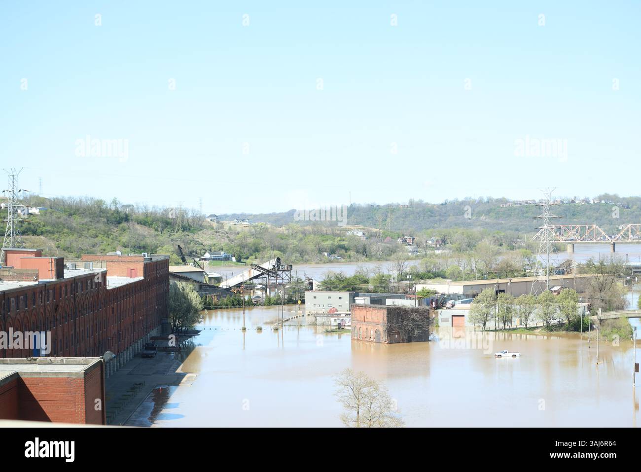 April 10: Ohio River flooding causes damage in Kentucky and Indiana on ...