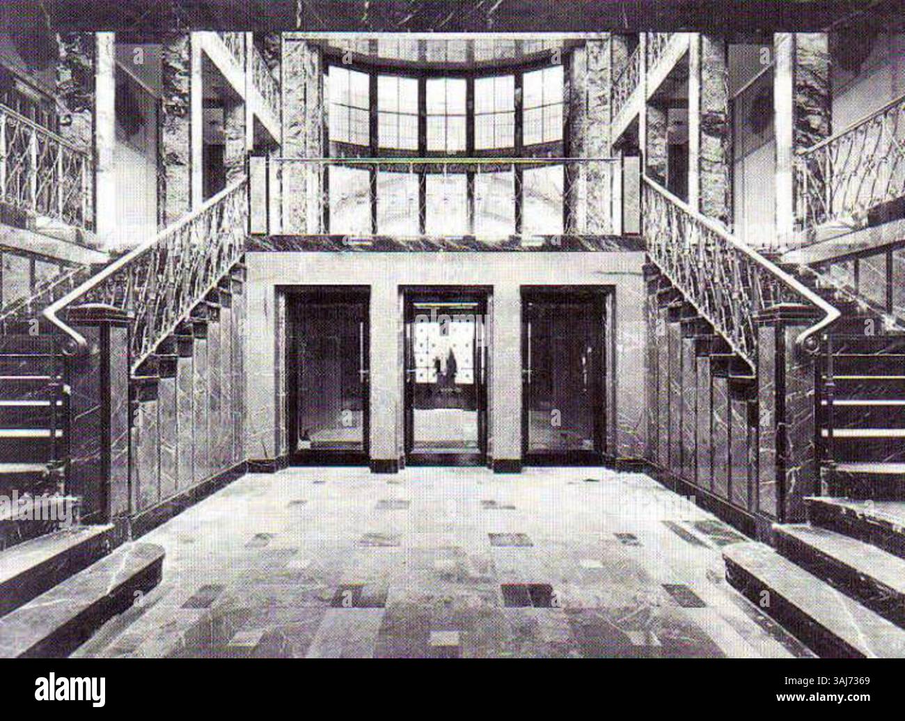 Hermann Muthesius’s design for the Seidenweberei Michels & Cie foyer ...