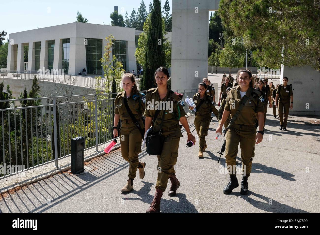 August 8, 2017 - Jerusalem, Israel - A group of female IDF soldiers ...
