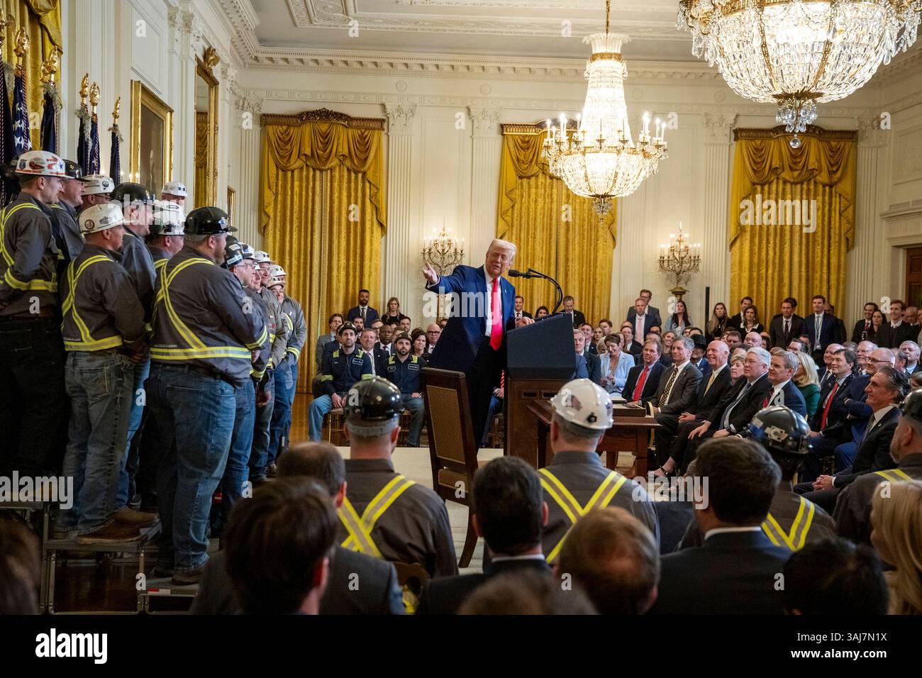Donald trump side profile hi-res stock photography and images - Alamy