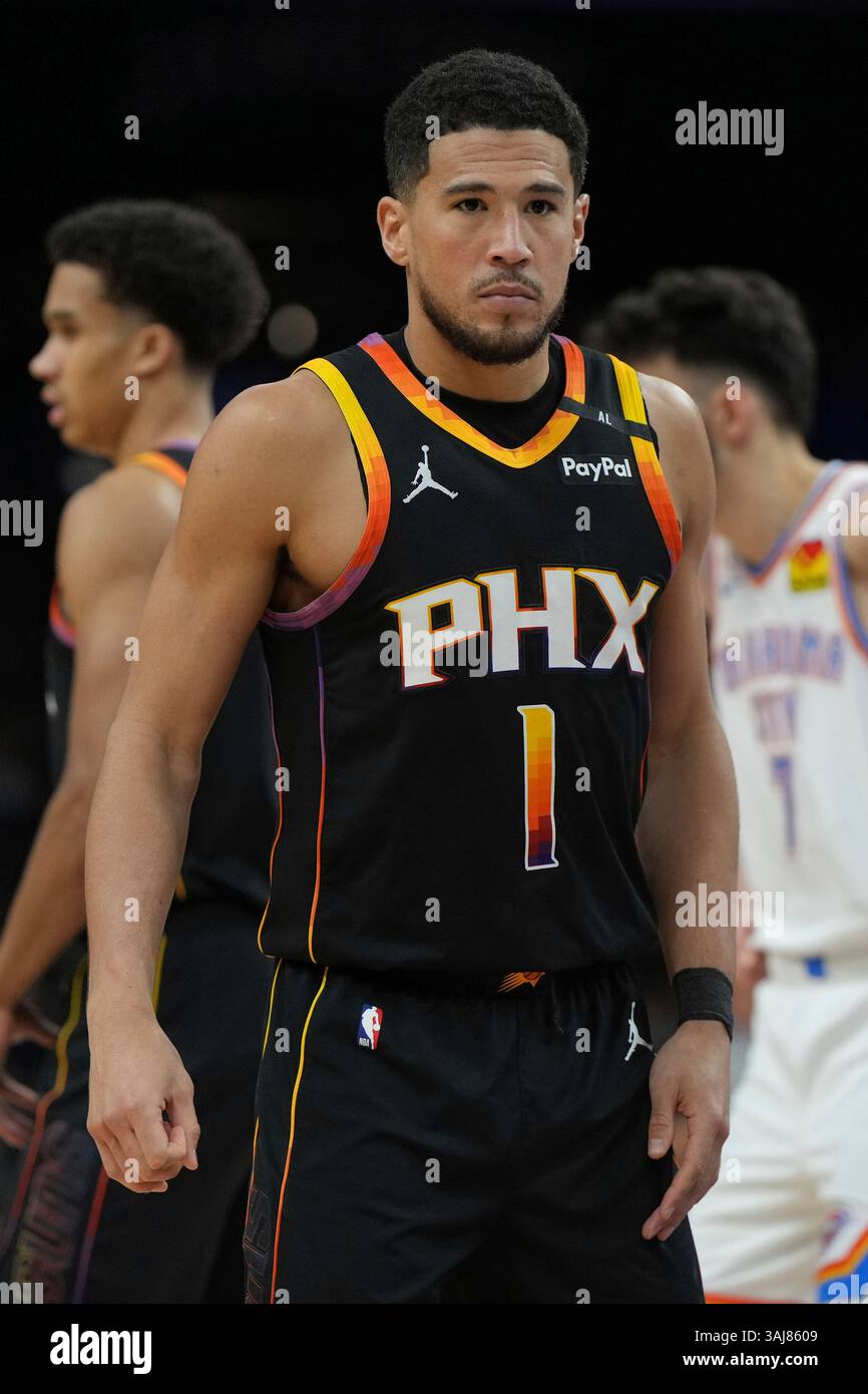 Phoenix Suns guard Devin Booker (1) against the Oklahoma City Thunder ...