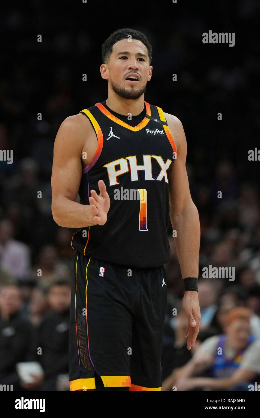 Phoenix Suns guard Devin Booker (1) against the Oklahoma City Thunder ...