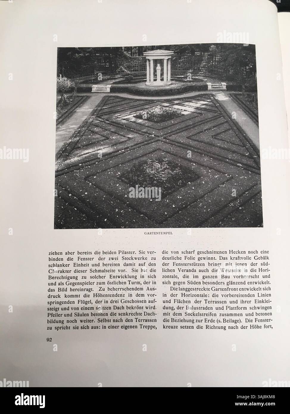 Bruno Paul's design of Schloss Börnicke, featuring the garden temple at ...