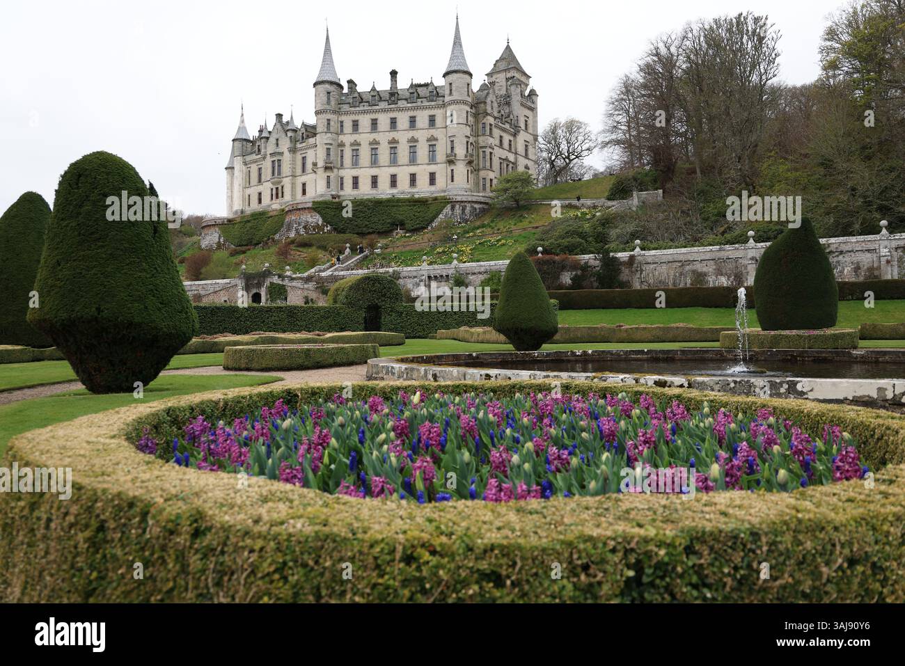 Dunrobin castle in scotland Stock Photo - Alamy