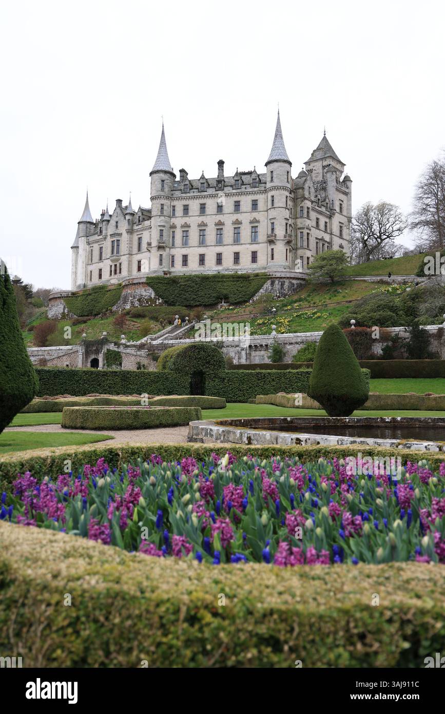 Dunrobin castle in scotland Stock Photo - Alamy