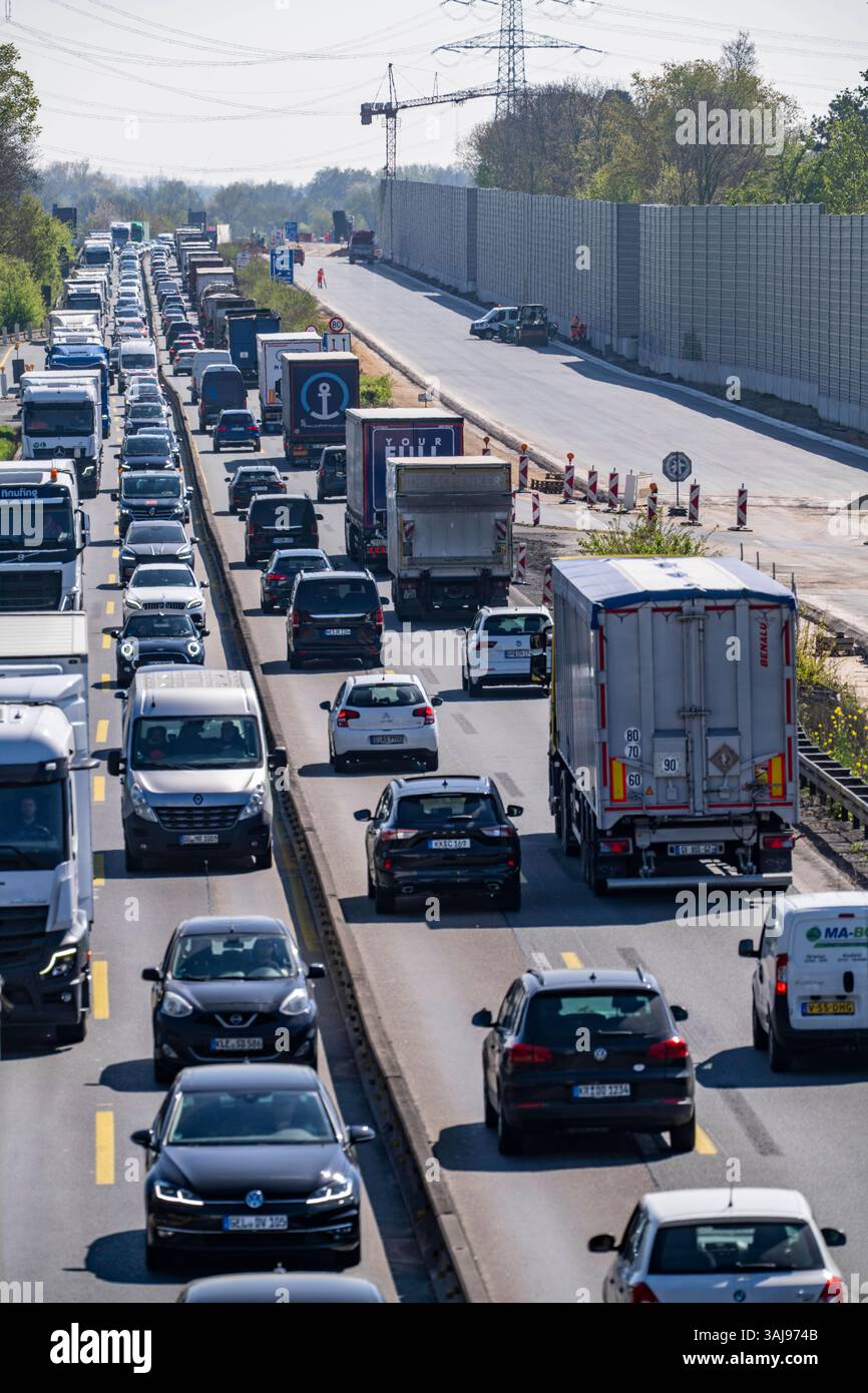 Autobahnbaustelle, die A57 wird auf dem Abschnitt zwischen dem ...