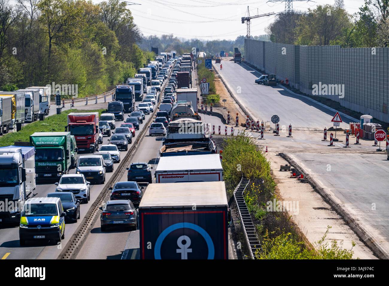 Autobahnbaustelle, die A57 wird auf dem Abschnitt zwischen dem ...