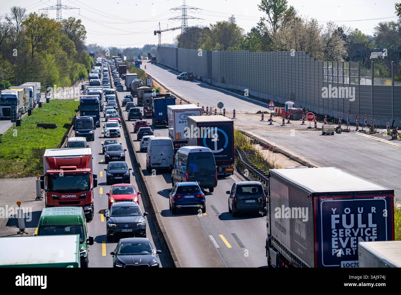 Autobahnbaustelle, die A57 wird auf dem Abschnitt zwischen dem ...
