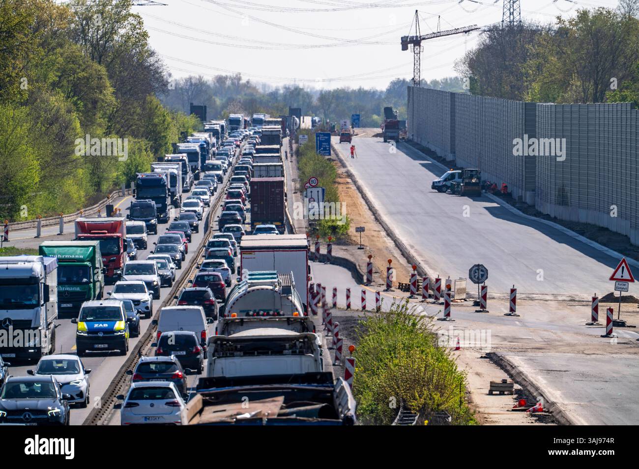Autobahnbaustelle, die A57 wird auf dem Abschnitt zwischen dem ...