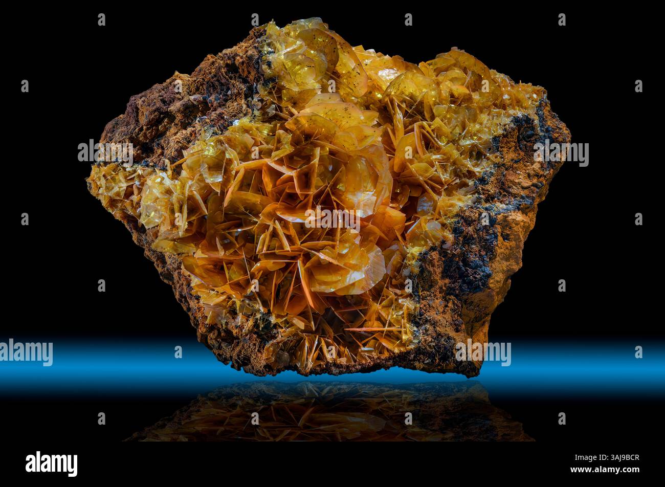 Mineral crystal wulfenite hi-res stock photography and images - Alamy