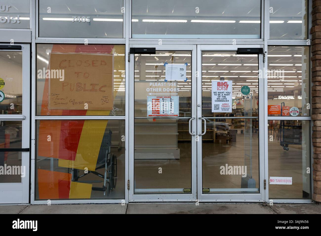 Signs are seen on the doors of the closed Big Lots store Stock Photo ...