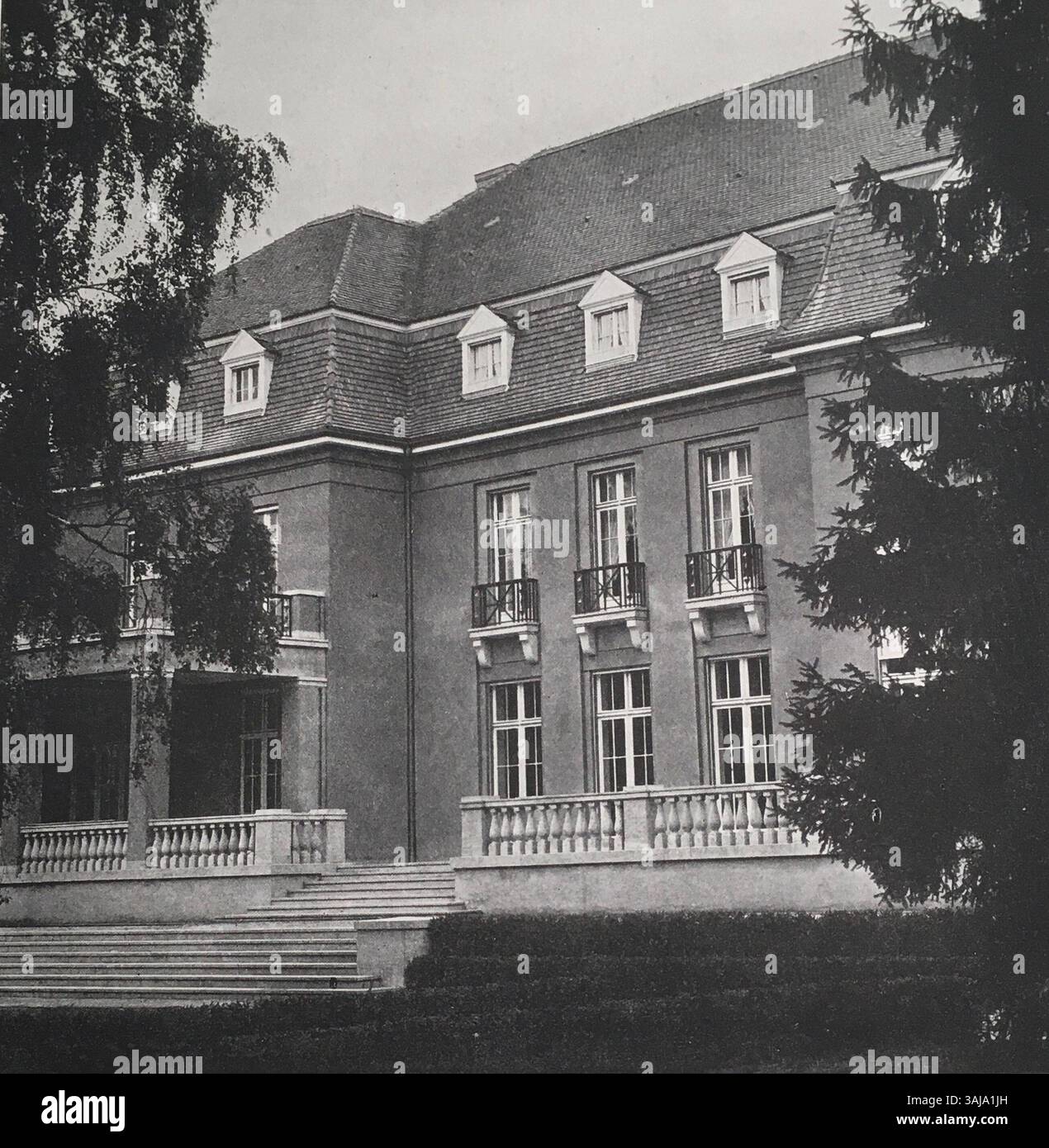 This south side architectural drawing of Schloss Börnicke by Bruno Paul ...