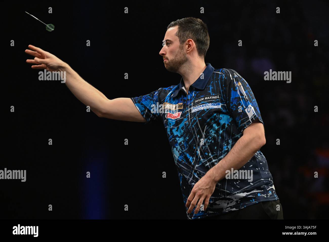Luke Humphries throws a dart during his match against Stephen Bunting ...
