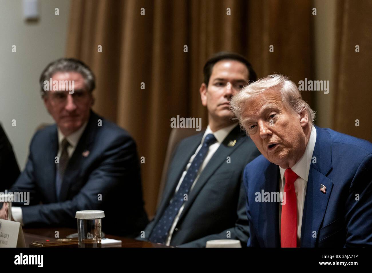 Donald trump side view hi-res stock photography and images - Alamy