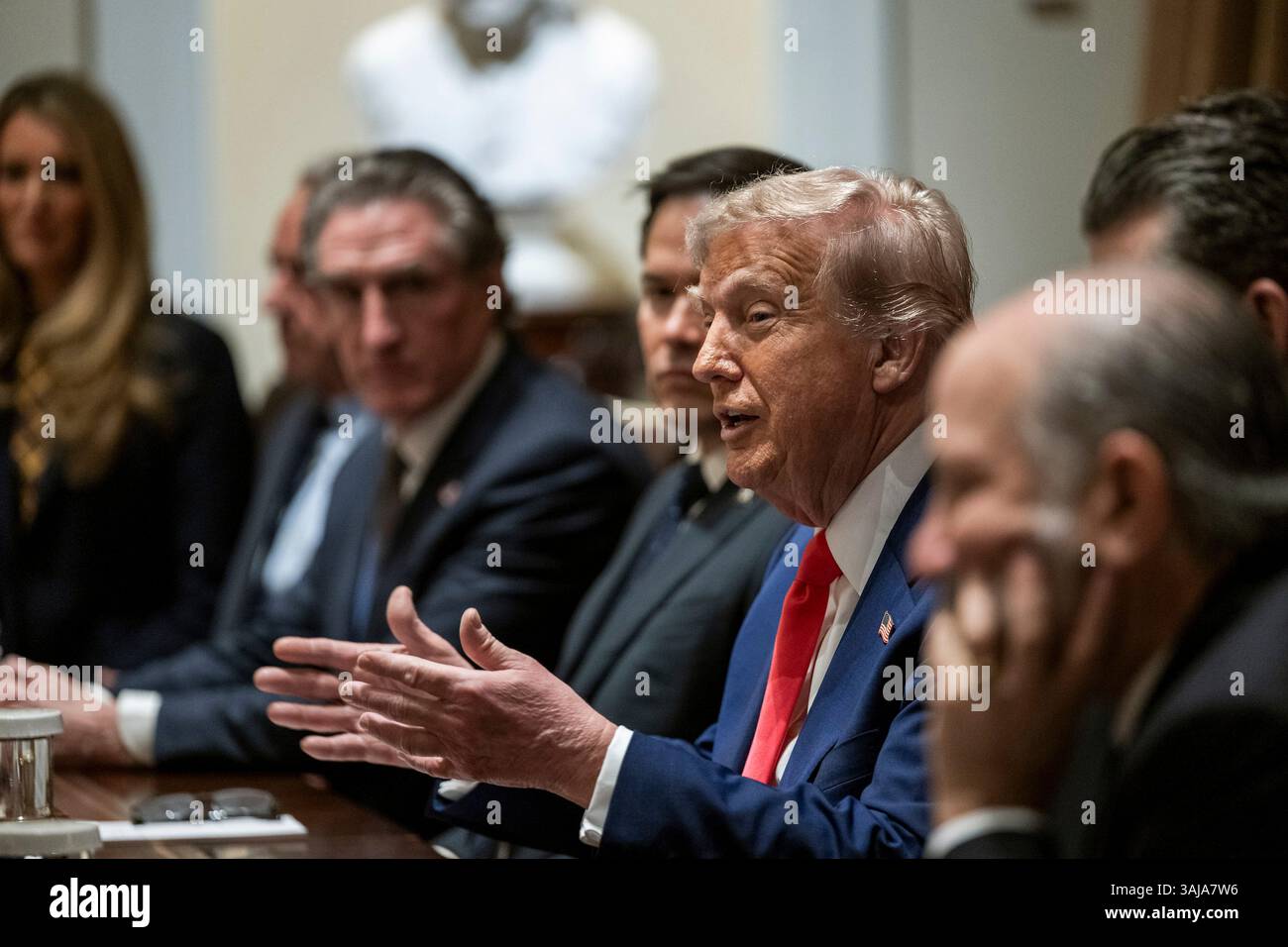 Donald trump side view hi-res stock photography and images - Alamy