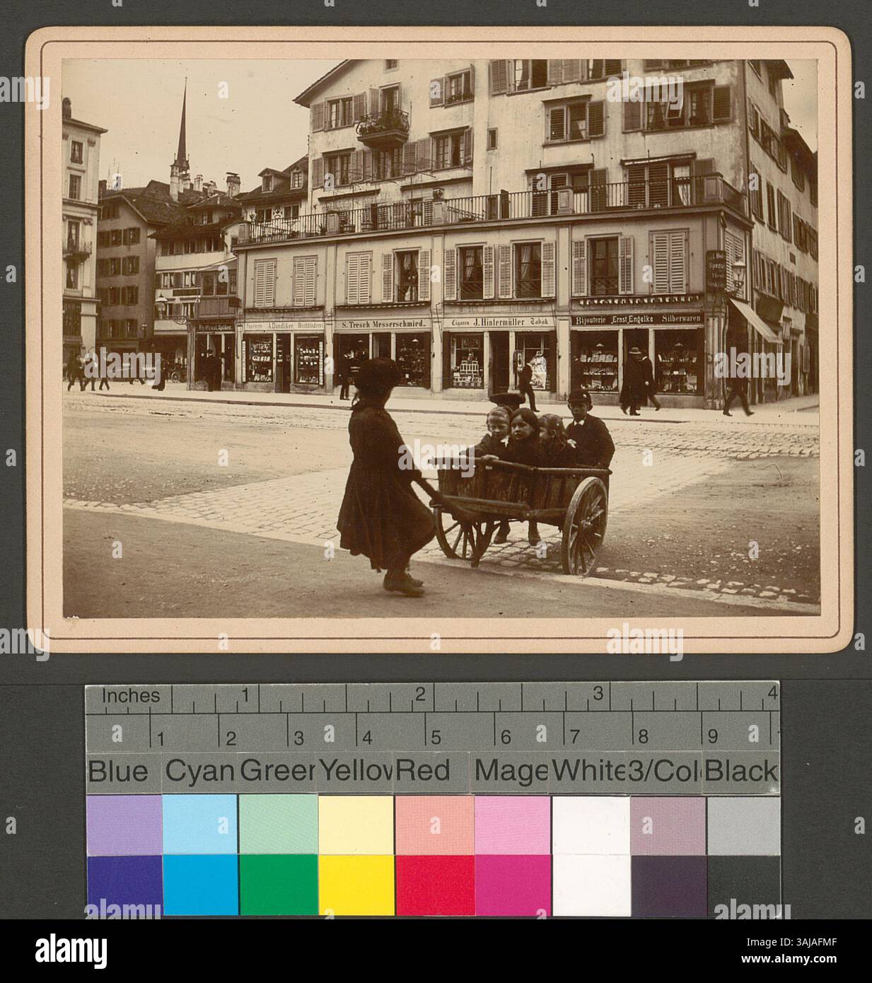 Children enjoying horse drawn carriage hi-res stock photography and ...