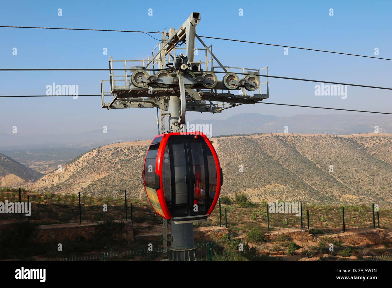 Cable car ride over mountain hi-res stock photography and images - Alamy