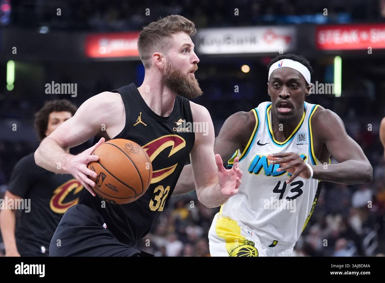 Cleveland Cavaliers forward Dean Wade (32) drives on Indiana Pacers ...