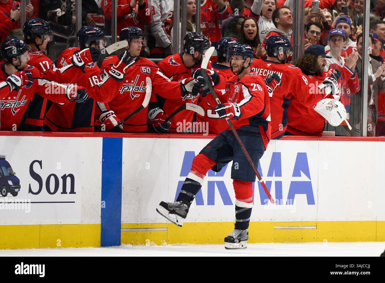 Washington Capitals center Nic Dowd (26) celebrates after his goal ...