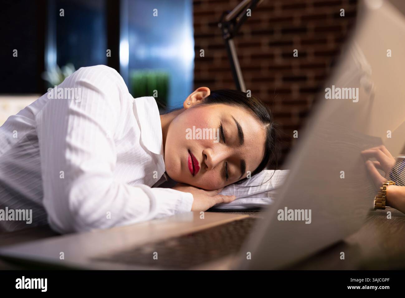 Closeup of asian businesswoman sleeping at desk during her night shift ...