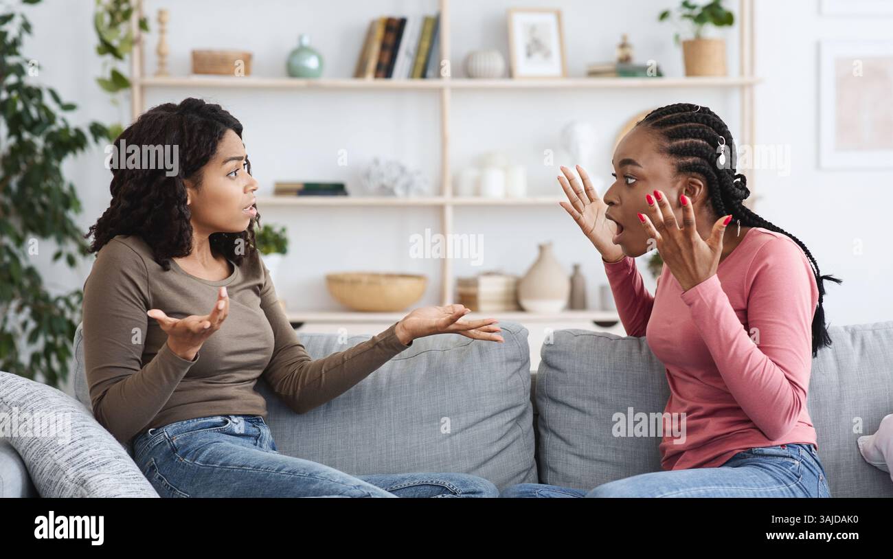 Emotional african american ladies fighting at home Stock Photo - Alamy