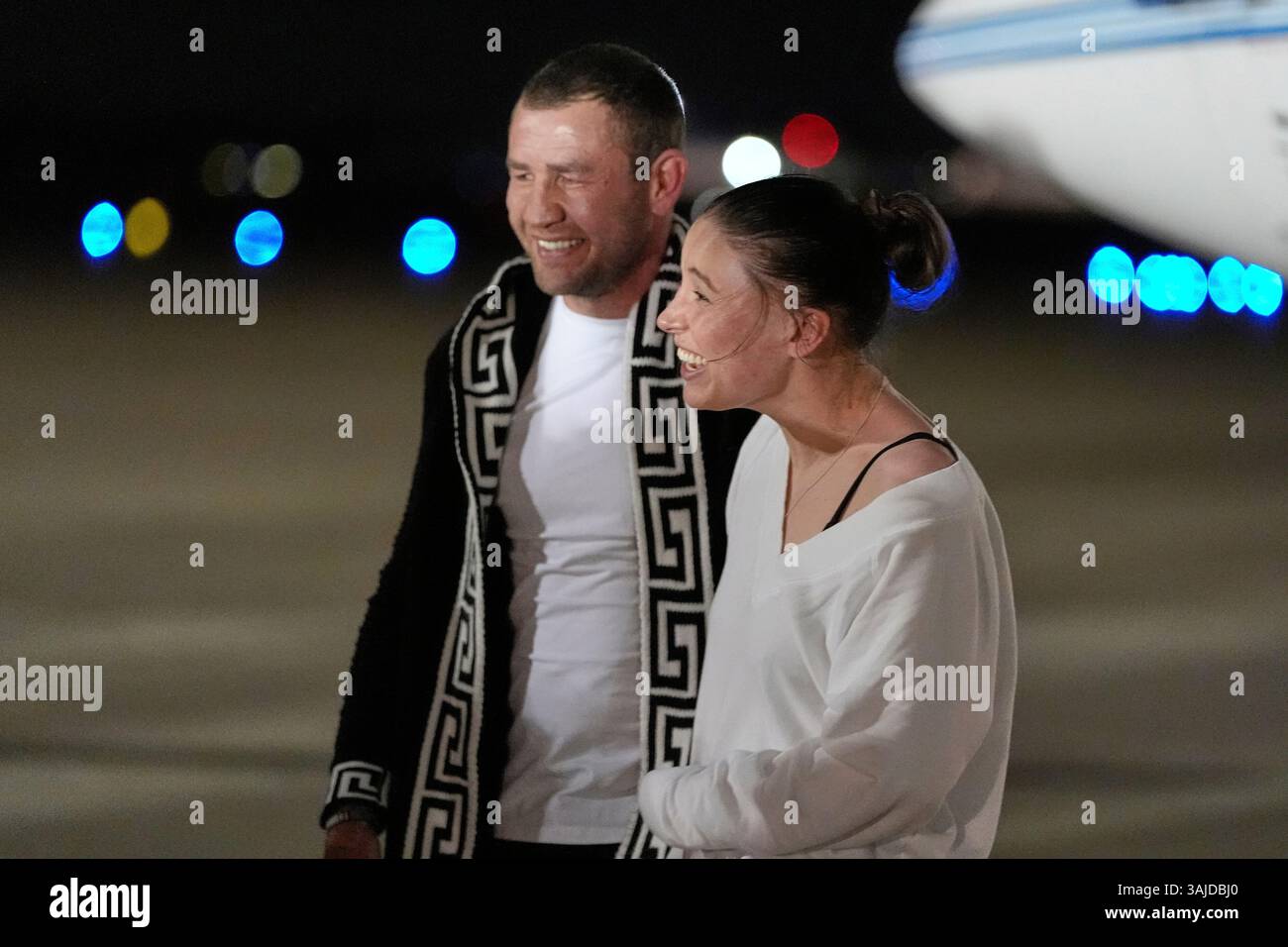 Ksenia Karelina smiles with her fiancé, professional boxer Chris van ...