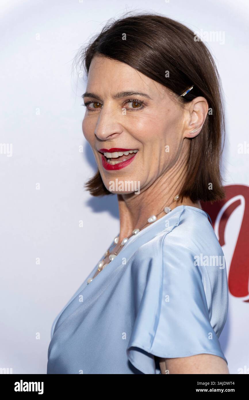 Los Angeles, USA. 10th Apr, 2025. Actress Perrey Reeves attends Los ...