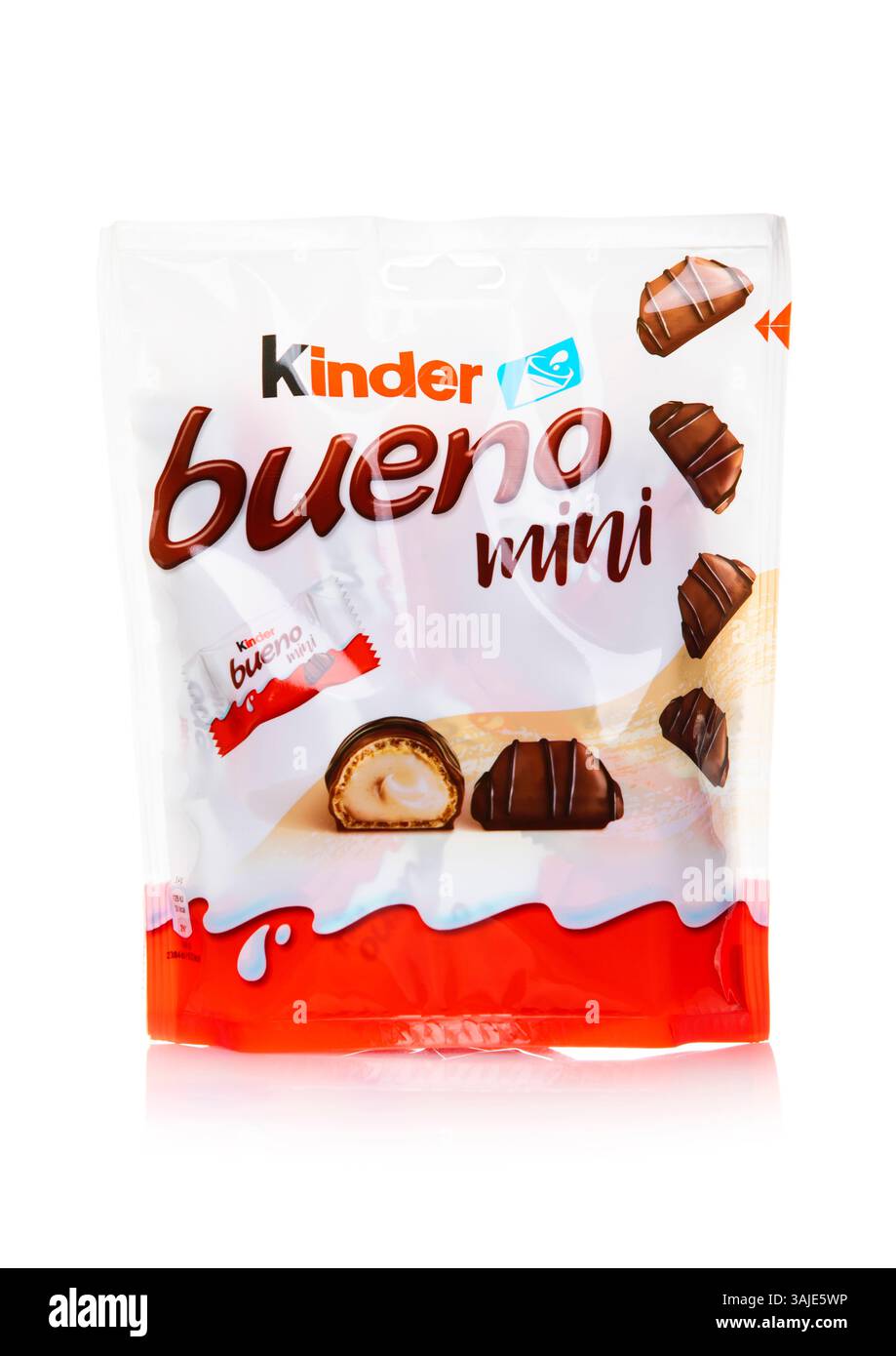 Kinder bueno bar milk hi-res stock photography and images - Alamy
