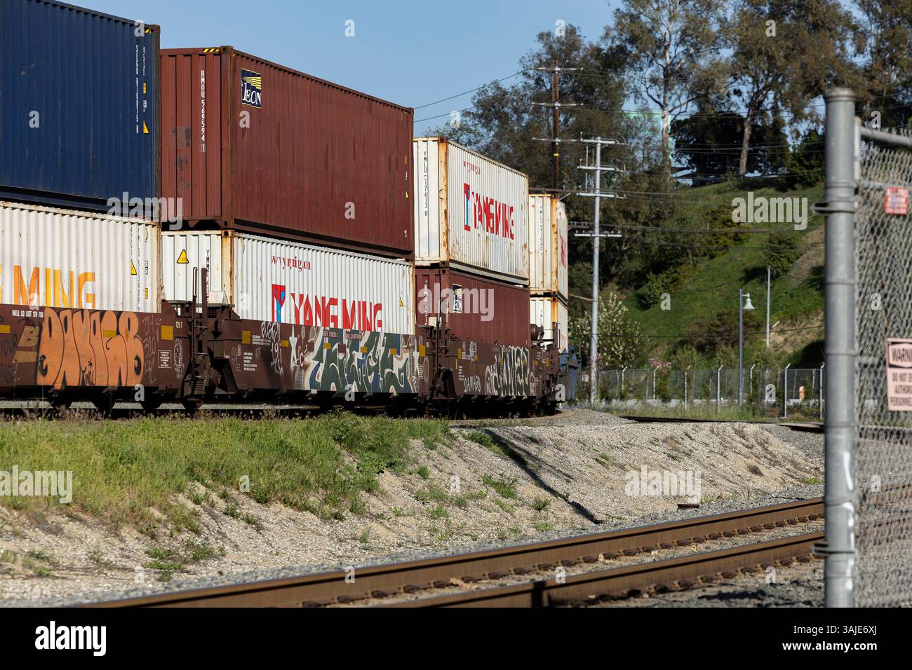 San Pedro, USA. 10th Apr, 2025. Rail cars transporting shipping ...