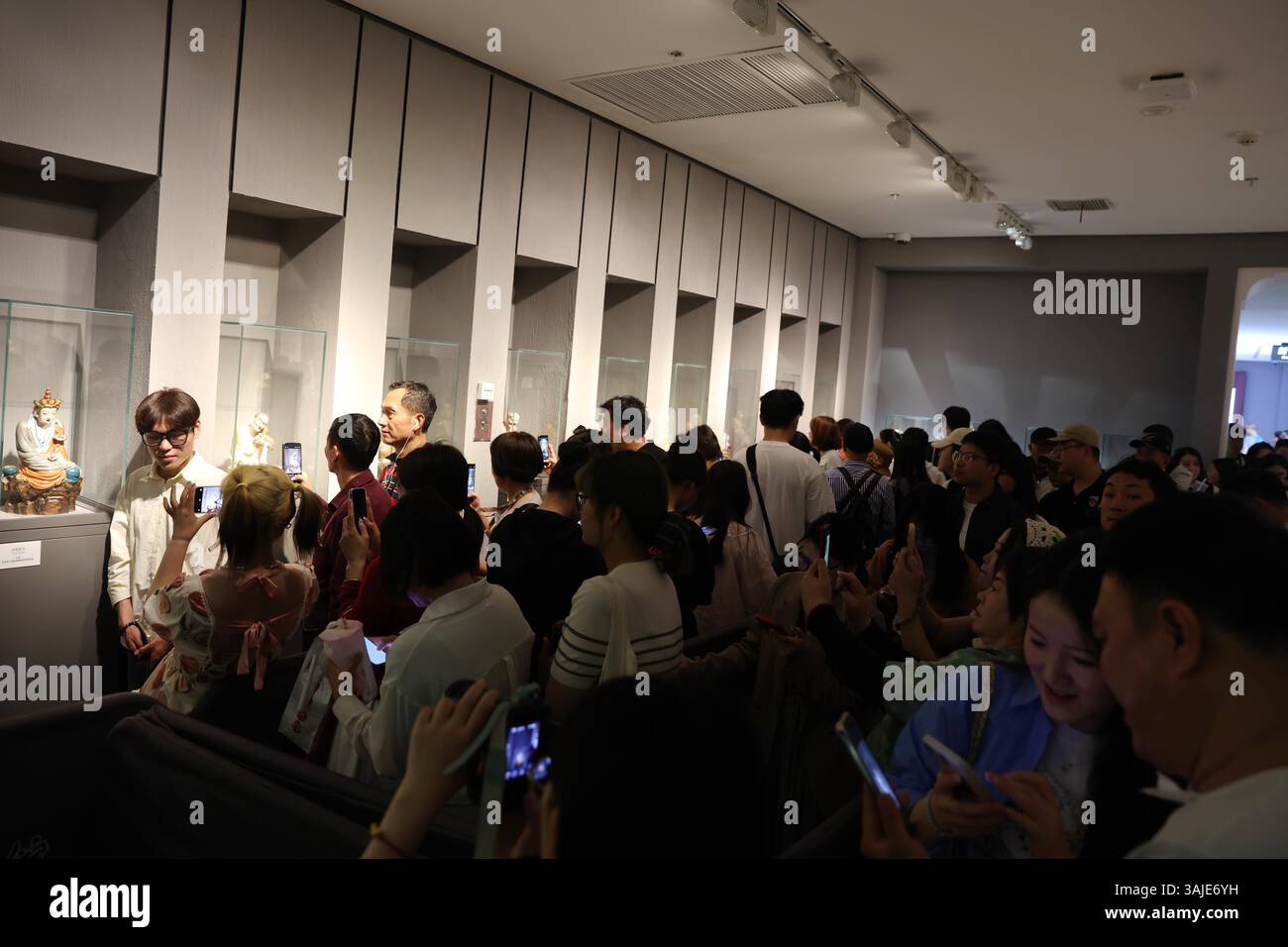 **CHINESE MAINLAND, HONG KONG, MACAU AND TAIWAN OUT** People visit the ...