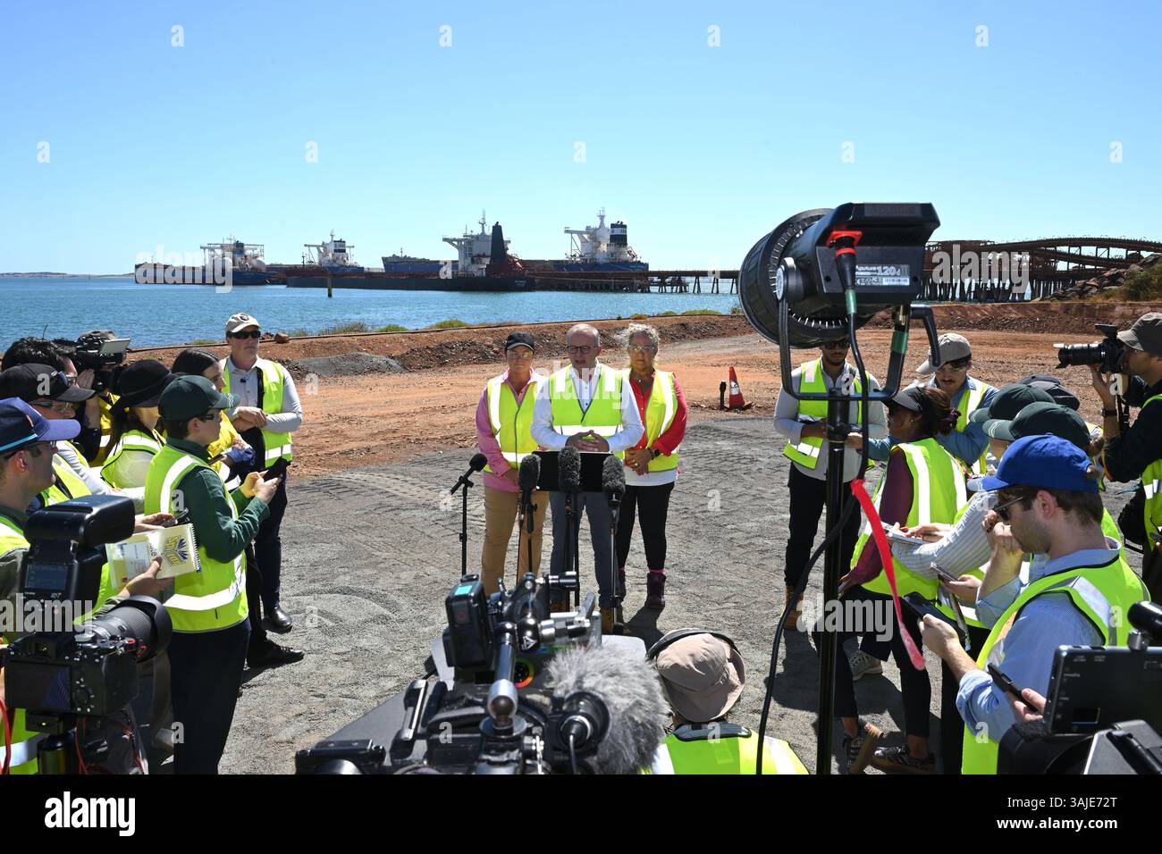 Australian Prime Minister Anthony Albanese, Australian Resources ...