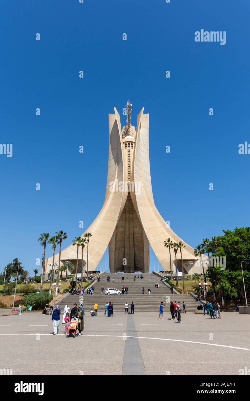 A group of people in Maqam Echahid Monument Square in Algiers City. Martyrs Monument, Memorial ...