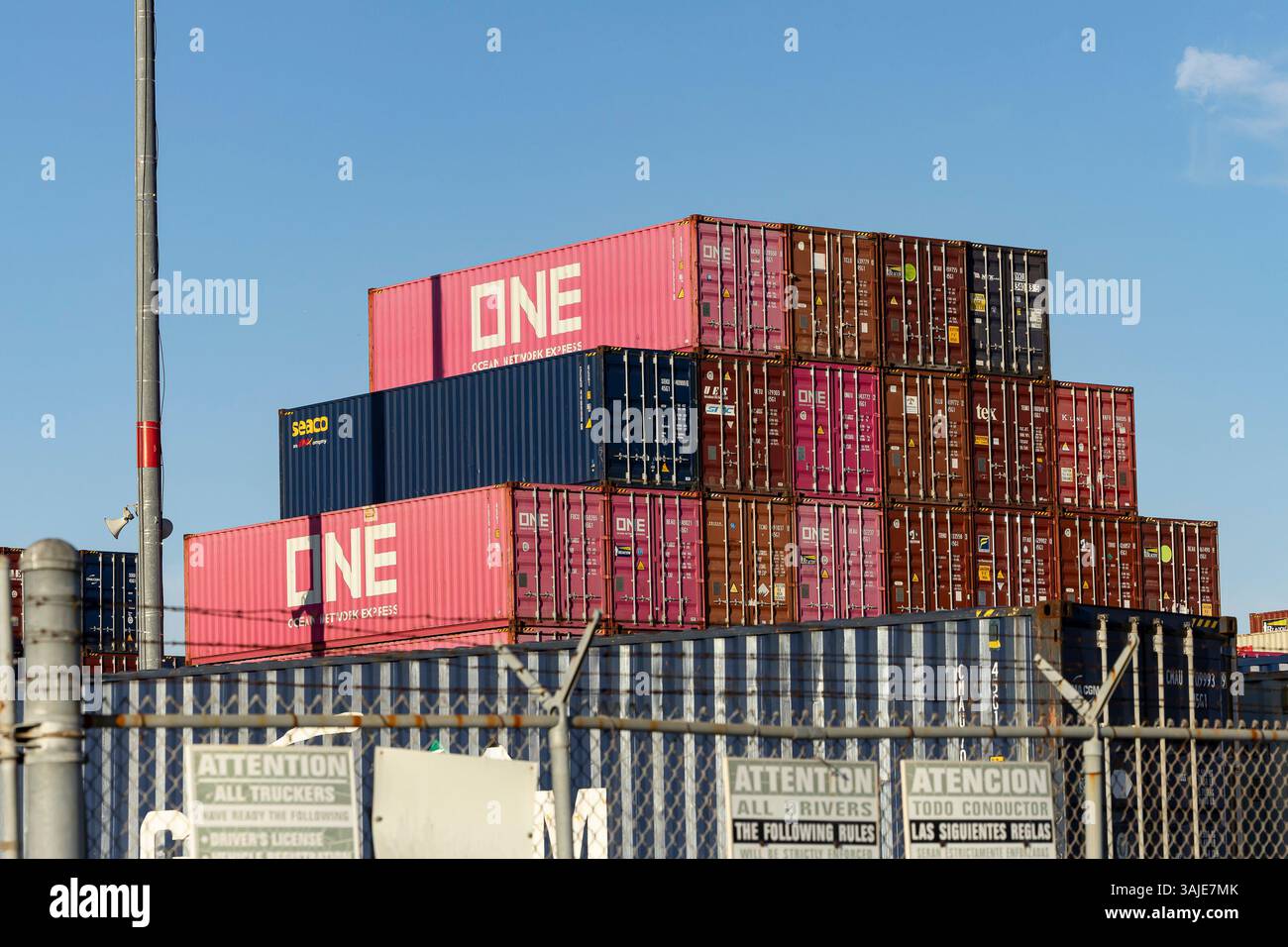 Shipping containers stacked mobile gantry hi-res stock photography and ...