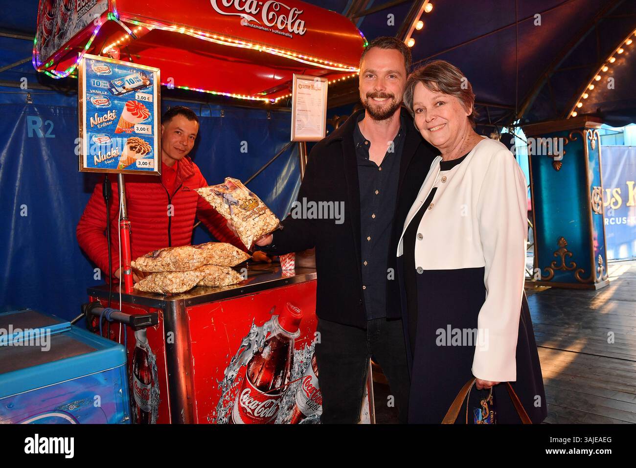 Ramona Leiss und ihr Sohn Alexander Sascha Leiss bei der Circus Krone ...