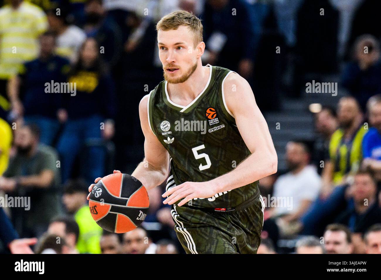 Munich, Germany. 10th Apr, 2025. Basketball: Euroleague, FC Bayern ...