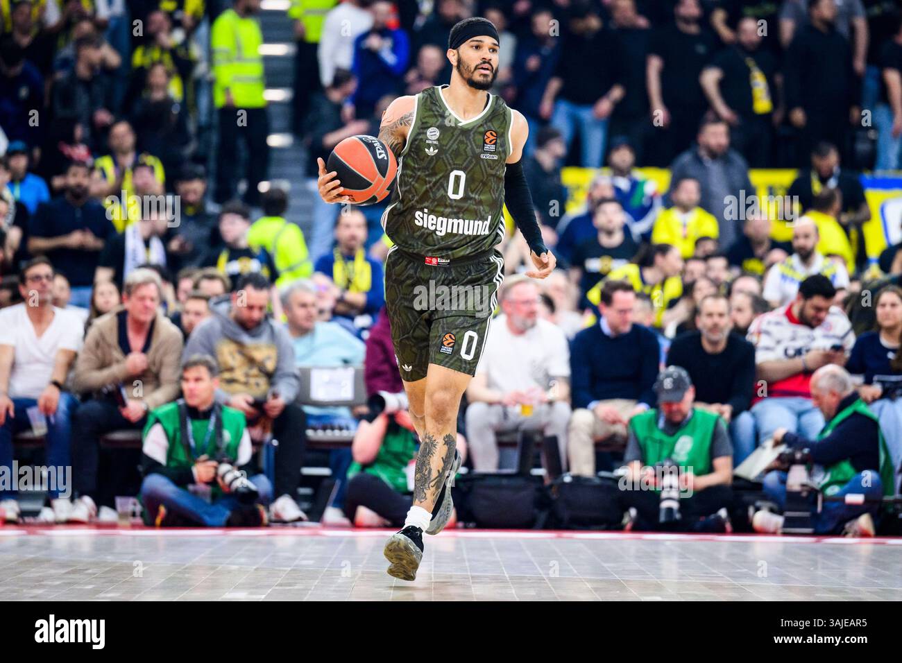 Munich, Germany. 10th Apr, 2025. Basketball: Euroleague, FC Bayern ...