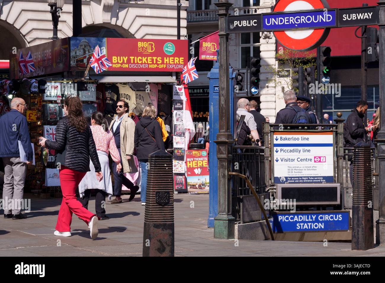 Pedestrians mingle at one entrance of Piccadilly Circus underground ...
