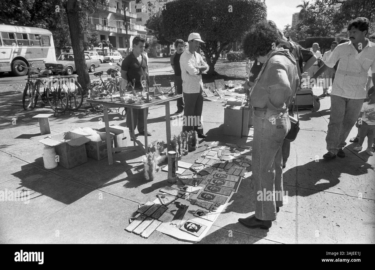 Cuba street life 90s hi-res stock photography and images - Alamy