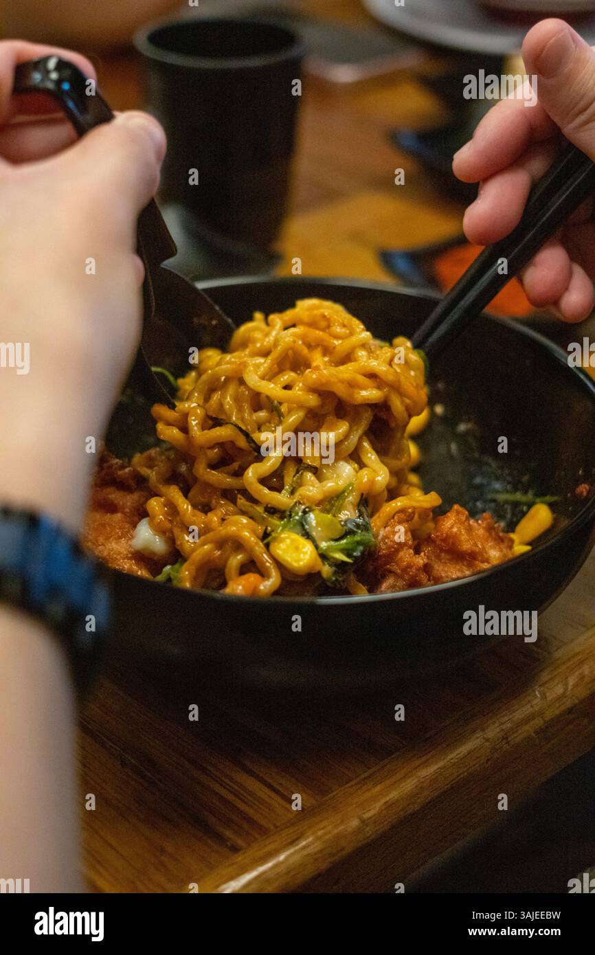 From wok table noodle hi-res stock photography and images - Alamy