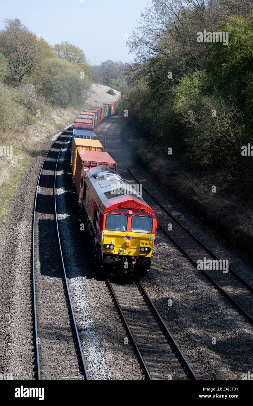 DB class 66 diesel locomotive No. 66092 pulling a freightliner train up ...