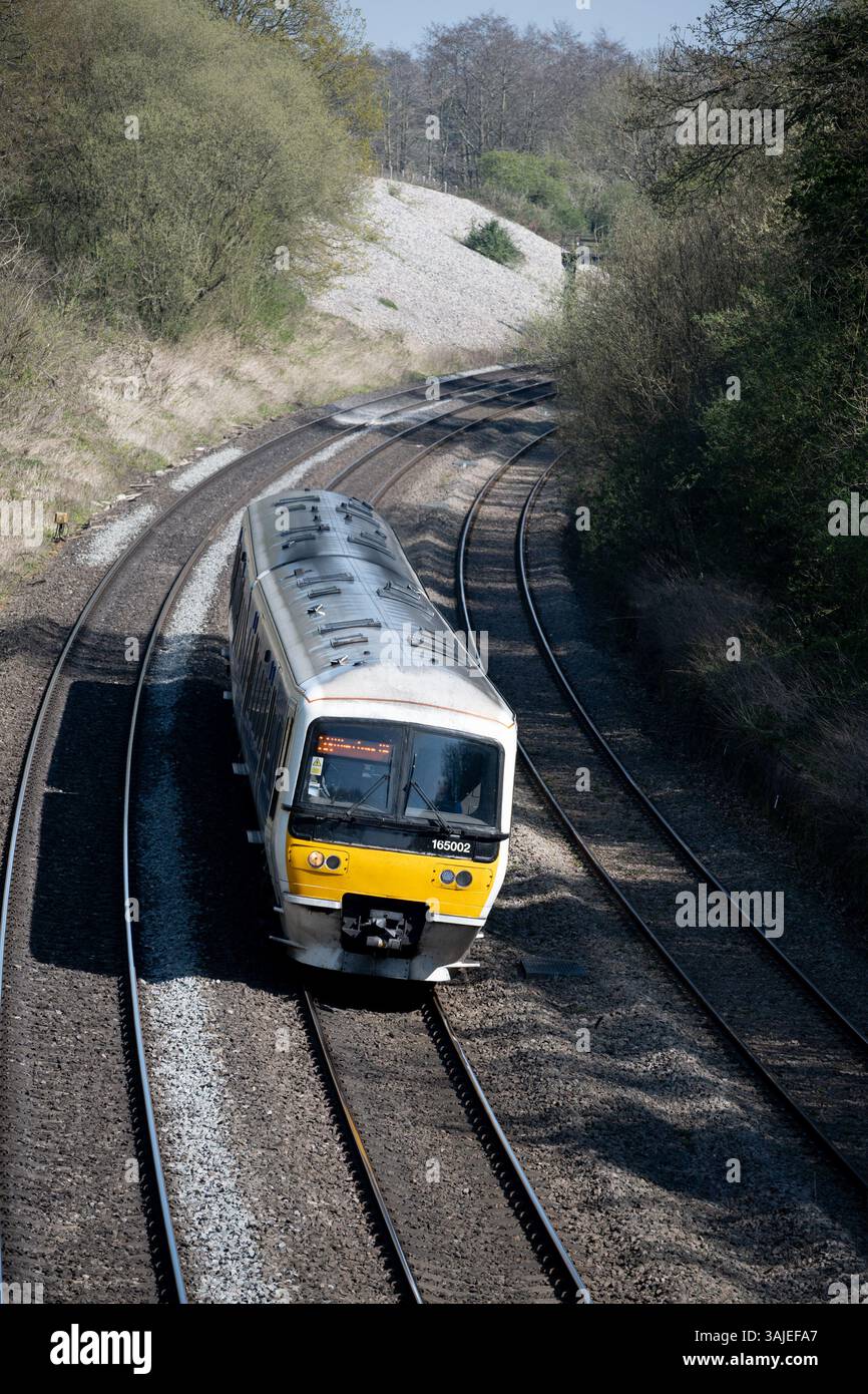 Chiltern Railways class 165 diesel train at Hatton Bank, Warwickshire ...