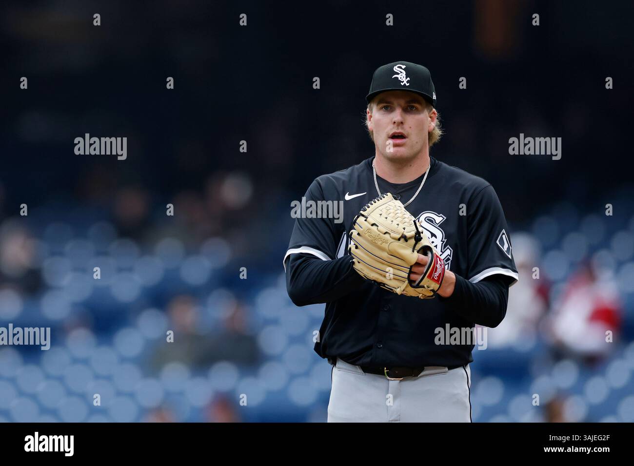 CLEVELAND, OH - APRIL 10: Chicago White Sox pitcher Jonathan Cannon (48 ...