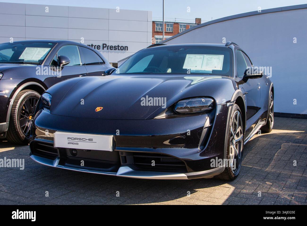 2022 Black Porsche Taycan Turbo Cross Turismo, 680PS Overboost Power 93 ...