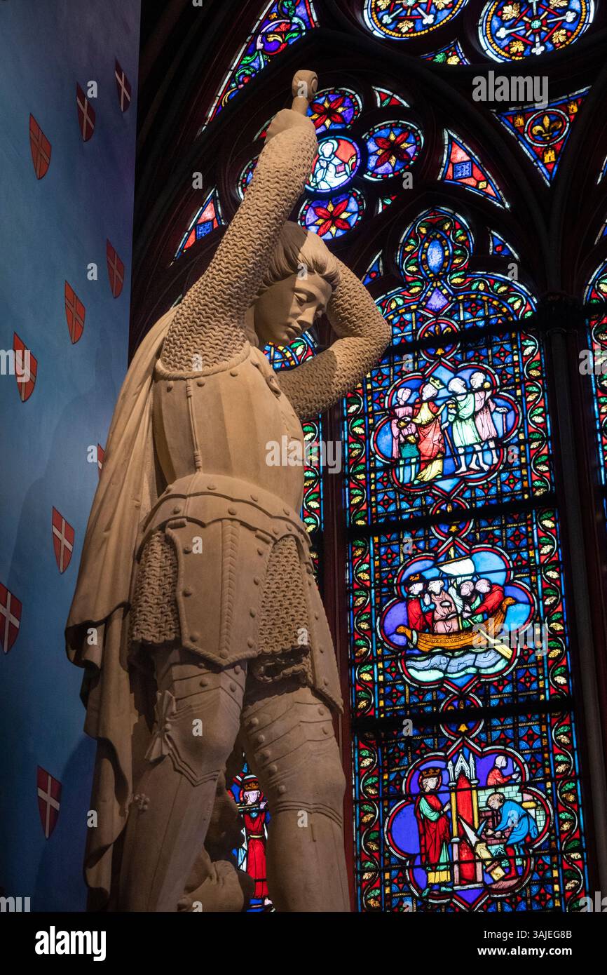 France, Paris, Ile de la Cite, Notre Dame Cathedral, Apse, ambulatory ...
