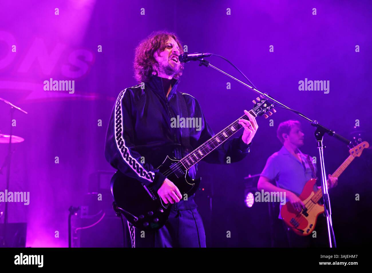 LONDON, ENGLAND - APRIL 10: Dave McCabe and Tim Cunningham of ‘The ...